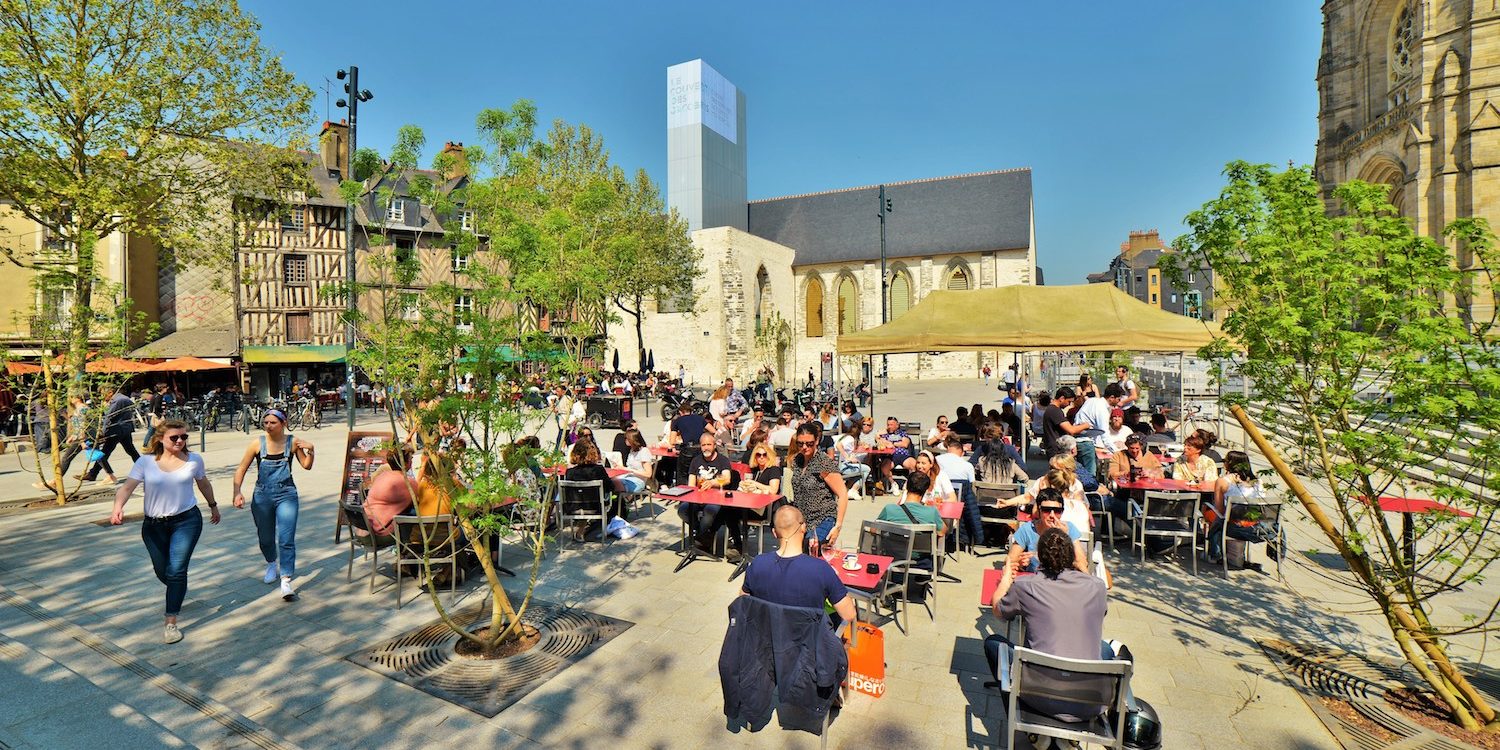 Place Ste-Anne / Façade du Couvent des Jacobins - Maintenant Festival